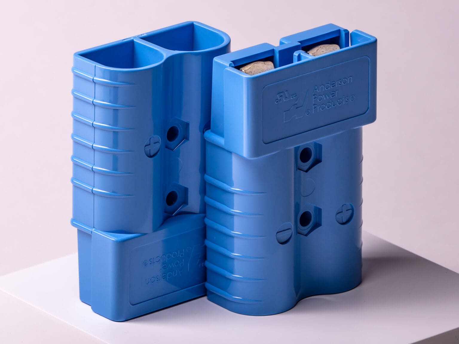 Four Ways Flat-Wiping Contacts Benefit Battery Systems